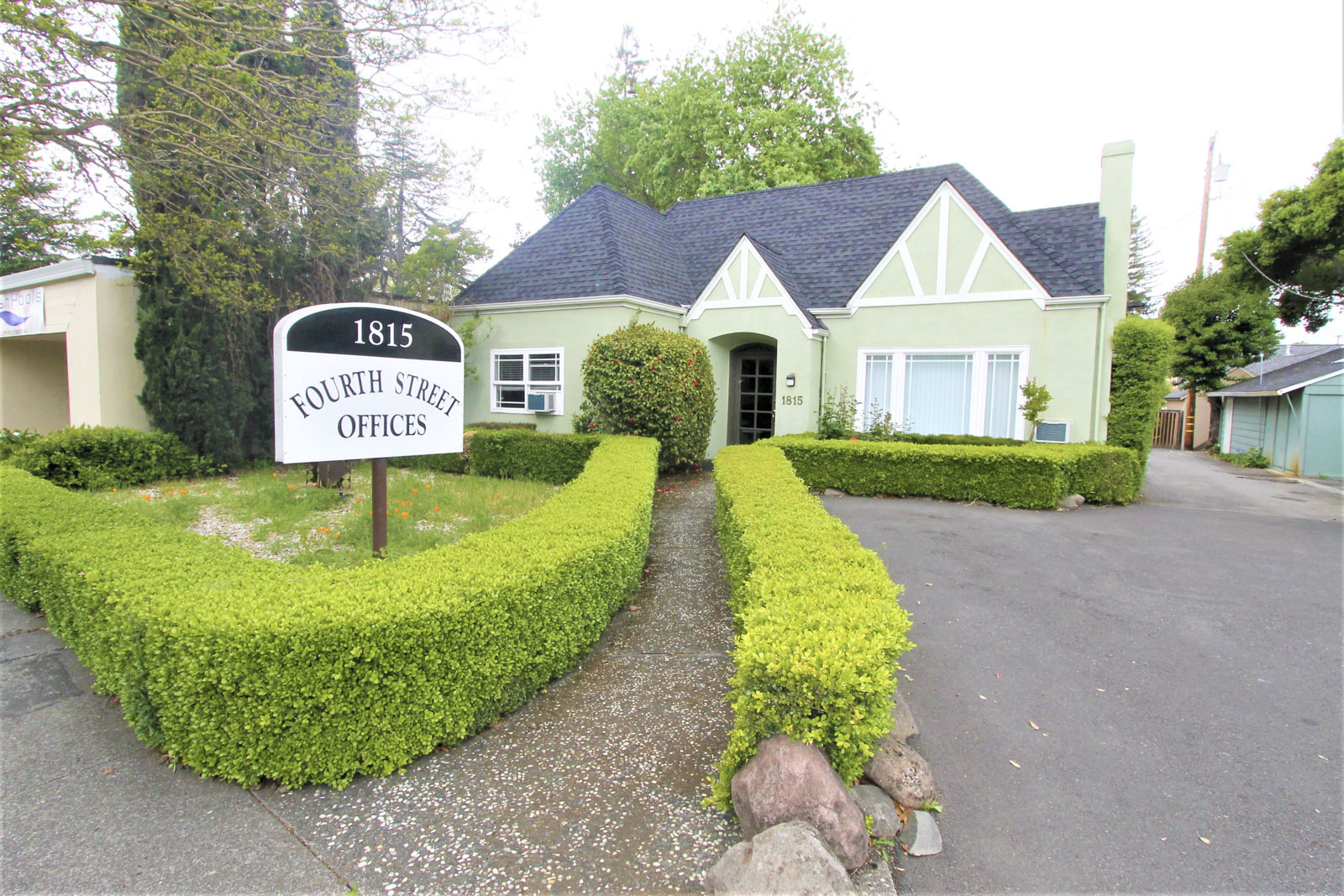 Santa Rosa 4th St Office Building for sale has 6 large offices & parking